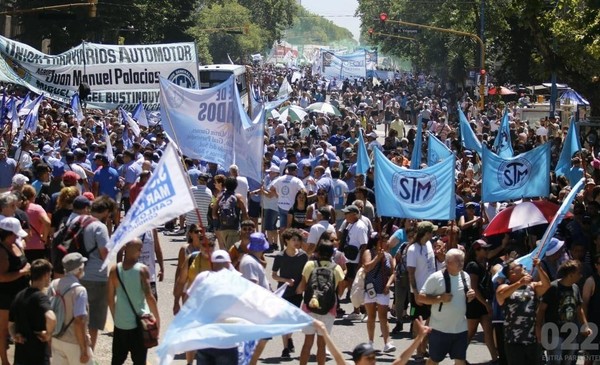 Multitudinaria Marcha Por El Paro De La Cgt En Mar Del Plata En Rechazo