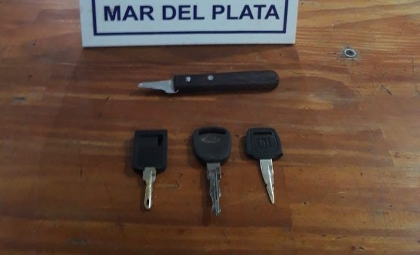 Lo sorprendieron cuando forzó la puerta de un auto y quiso ponerlo en ... Lo sorprendieron cuando forzó la puerta de un auto y quiso ponerlo en ...